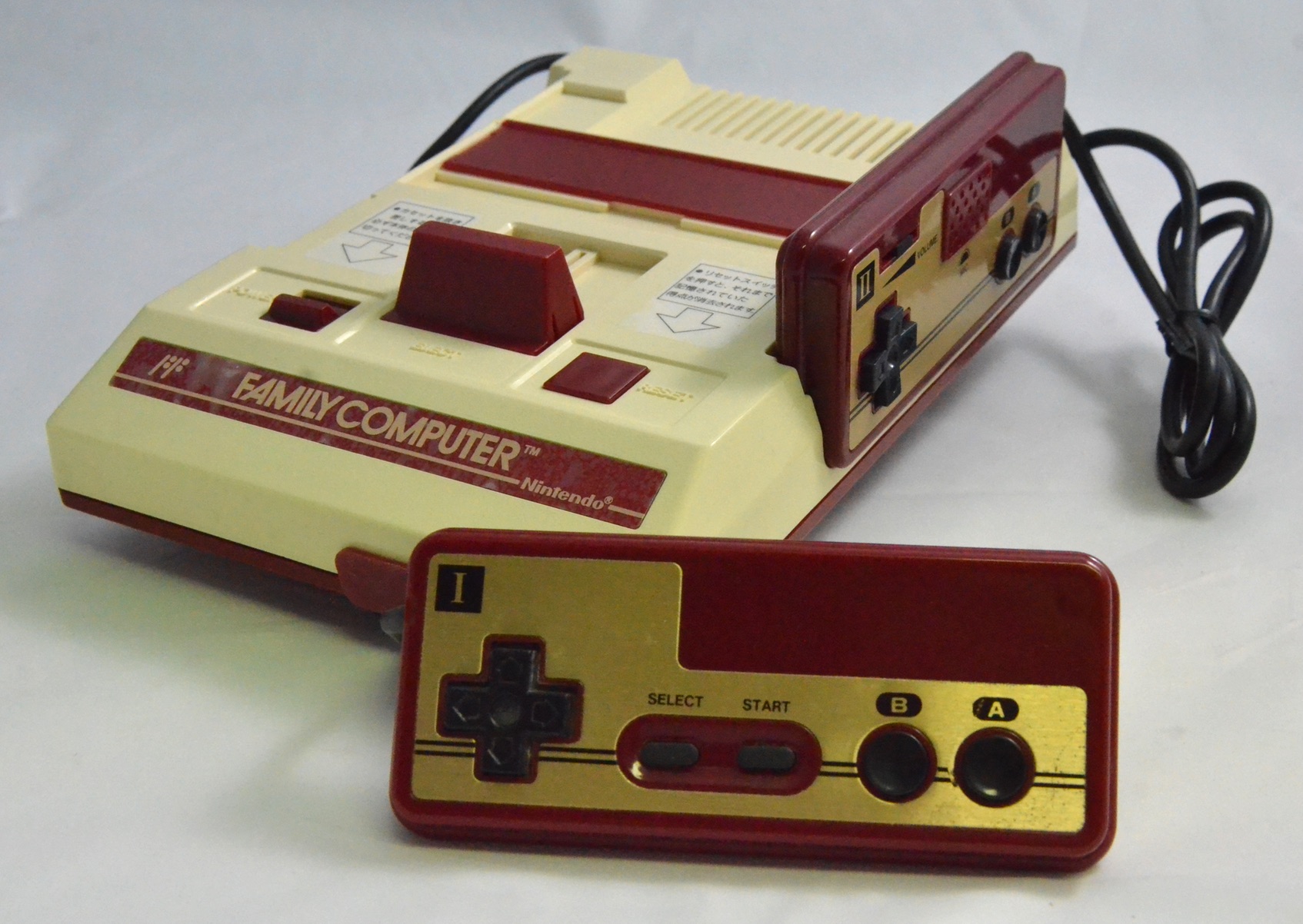 De la Famicom à la NES Mini : 30 ans d'évolution du design NES - JVFrance